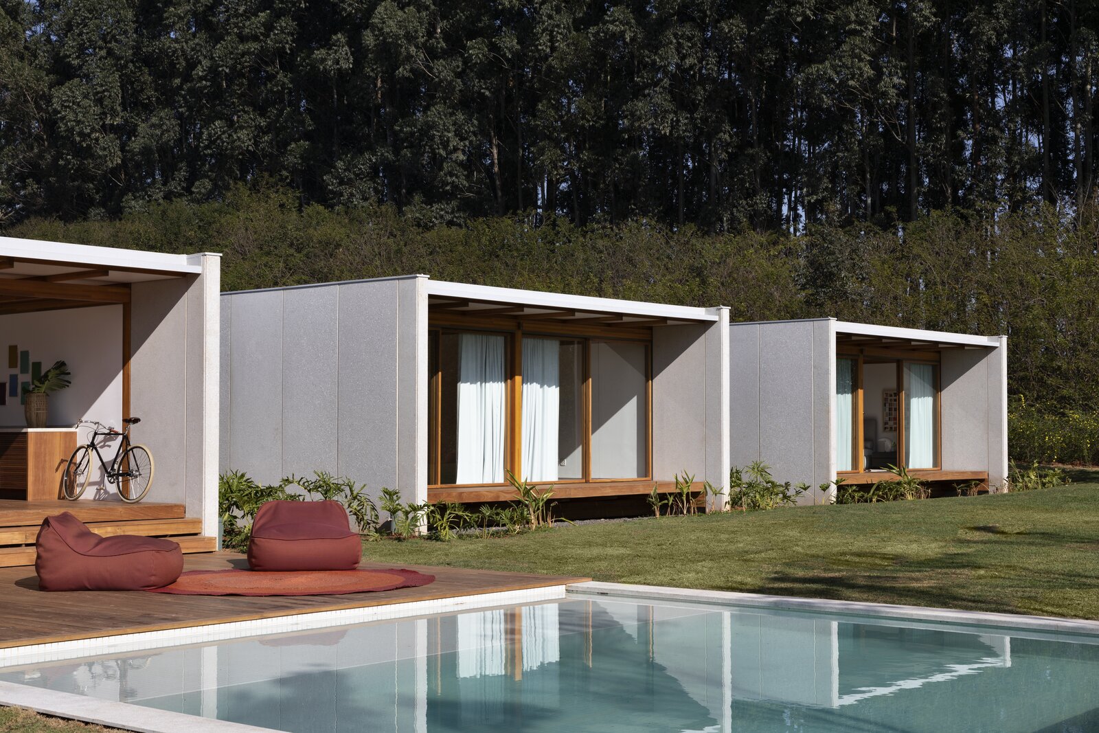 Photo 3 of 14 in This Energy-Efficient Prefab in Brazil Can Be Easily ...