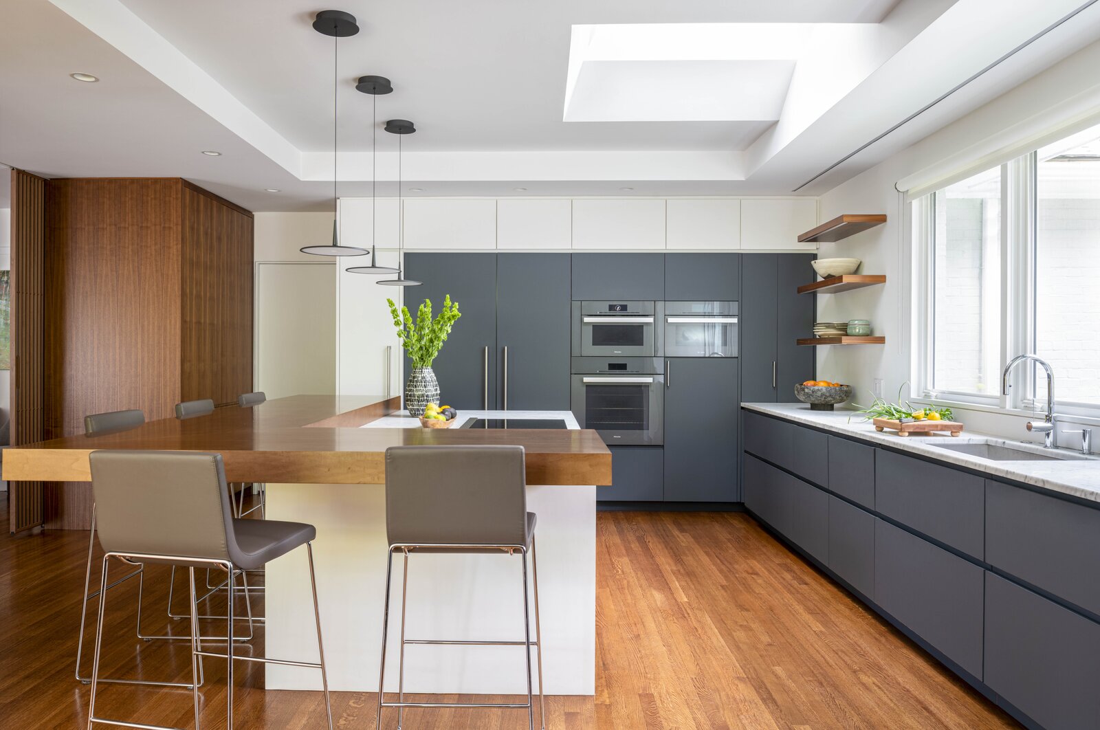 Photo 2 of 12 in Chestnut Hill House Modern Addition by Walker ...