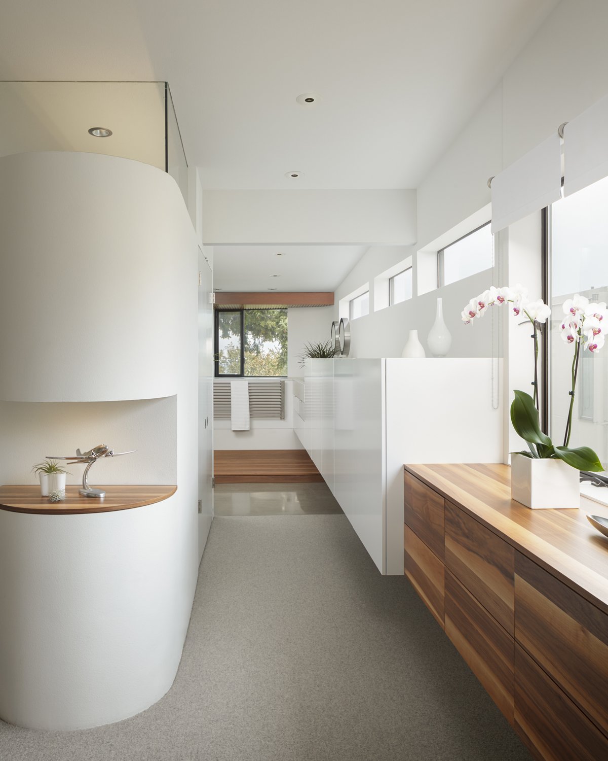 Photo 4 of 11 in Madrona House by Wittman Estes - Dwell