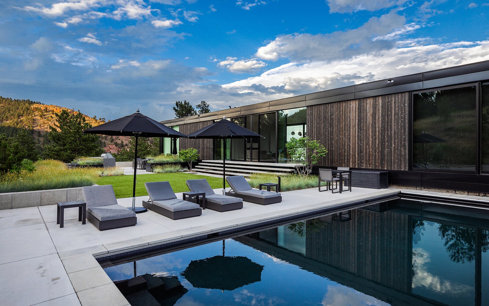 Photo 7 of 12 in Blur House by reSAWN TIMBER co. - Dwell