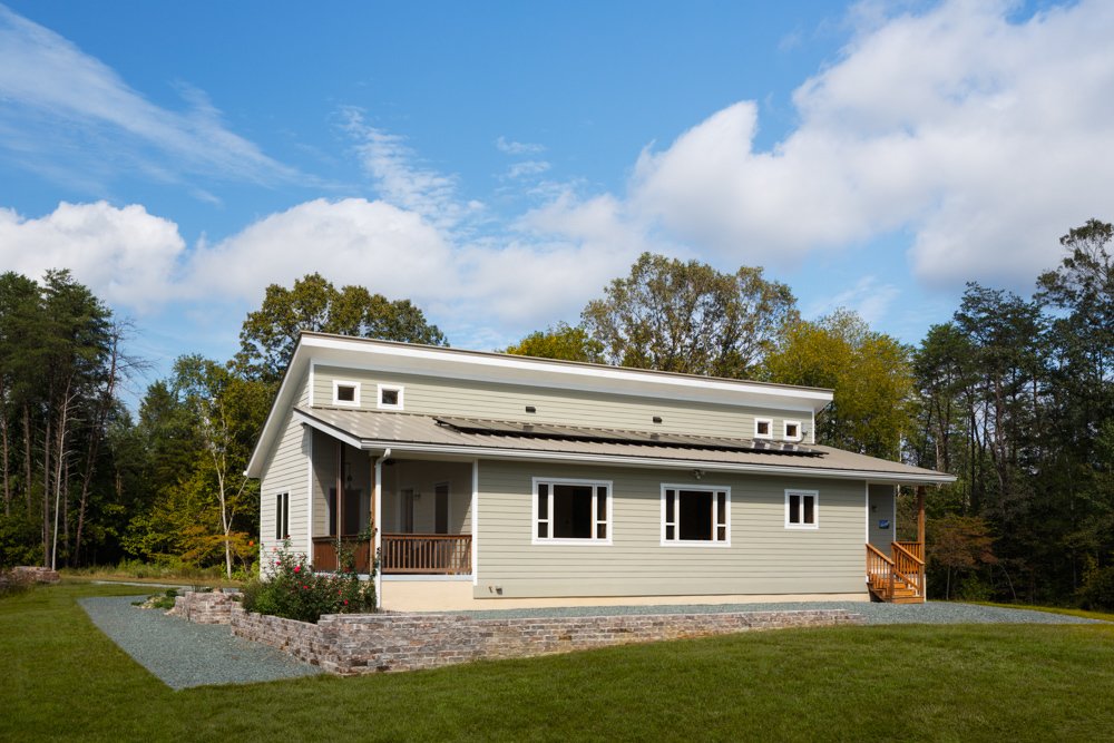 Photo 5 of 15 in Net-Zero Prefab Home by Deltec Homes - Dwell