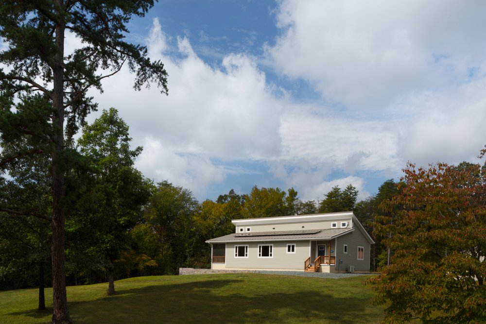 Photo 6 of 15 in Net-Zero Prefab Home by Deltec Homes - Dwell