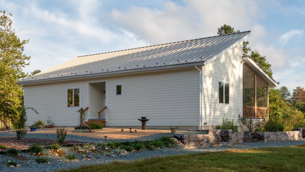 Photo 11 of 15 in Net-Zero Prefab Home by Deltec Homes - Dwell