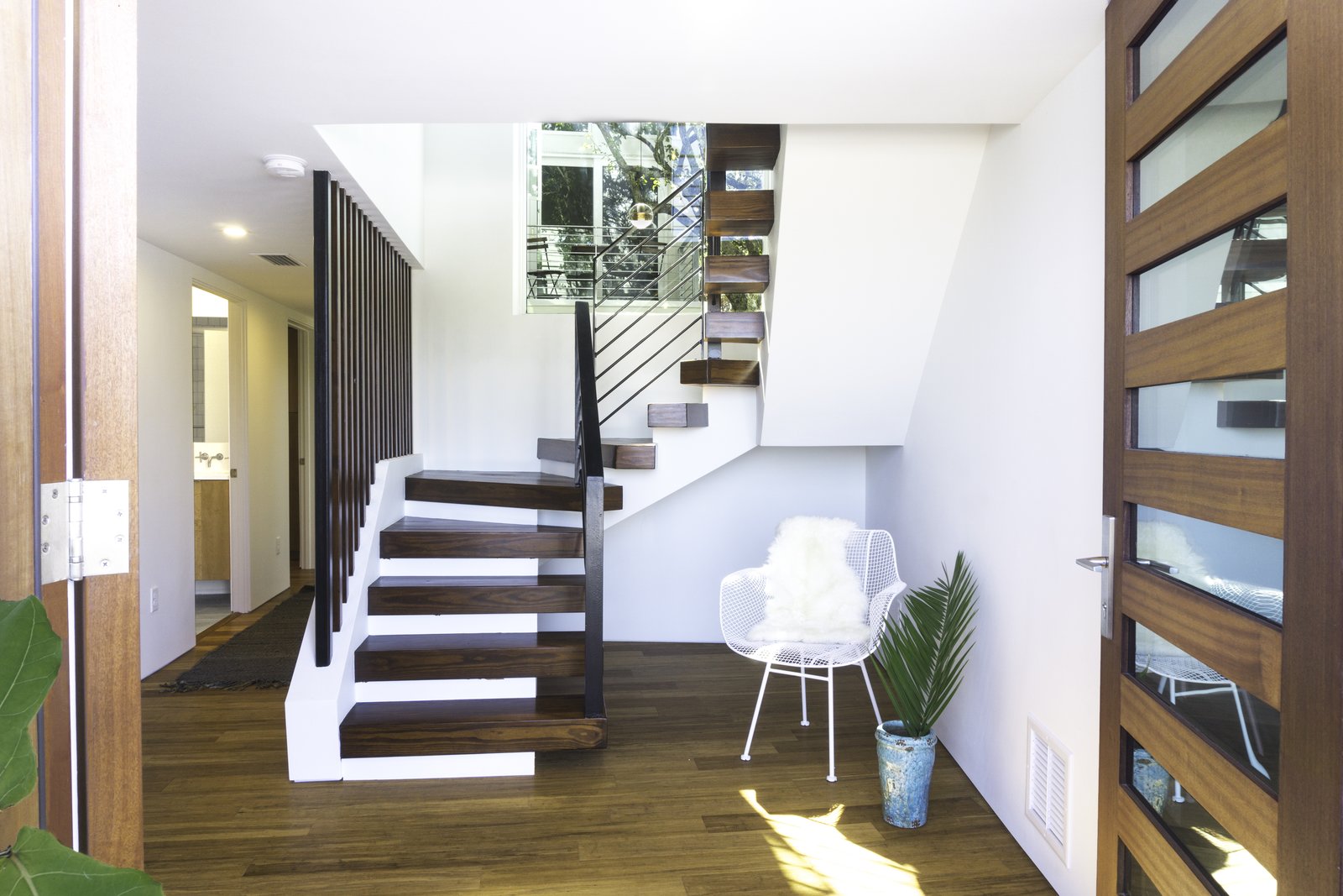 Photo 12 of 27 in The Live Oak House by Mandy Cheng Design - Dwell