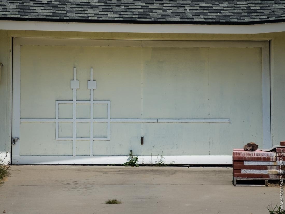 Photo 1 of 29 in Real Garage Doors Don’t Fold by Remarkablearchitecture ...