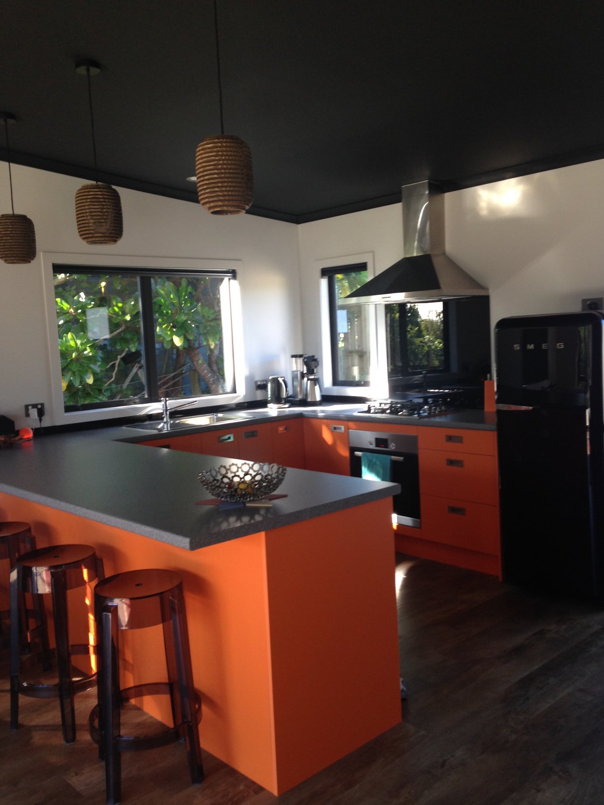 Raglan Bach New Zealand (5 Photos) - Dwell