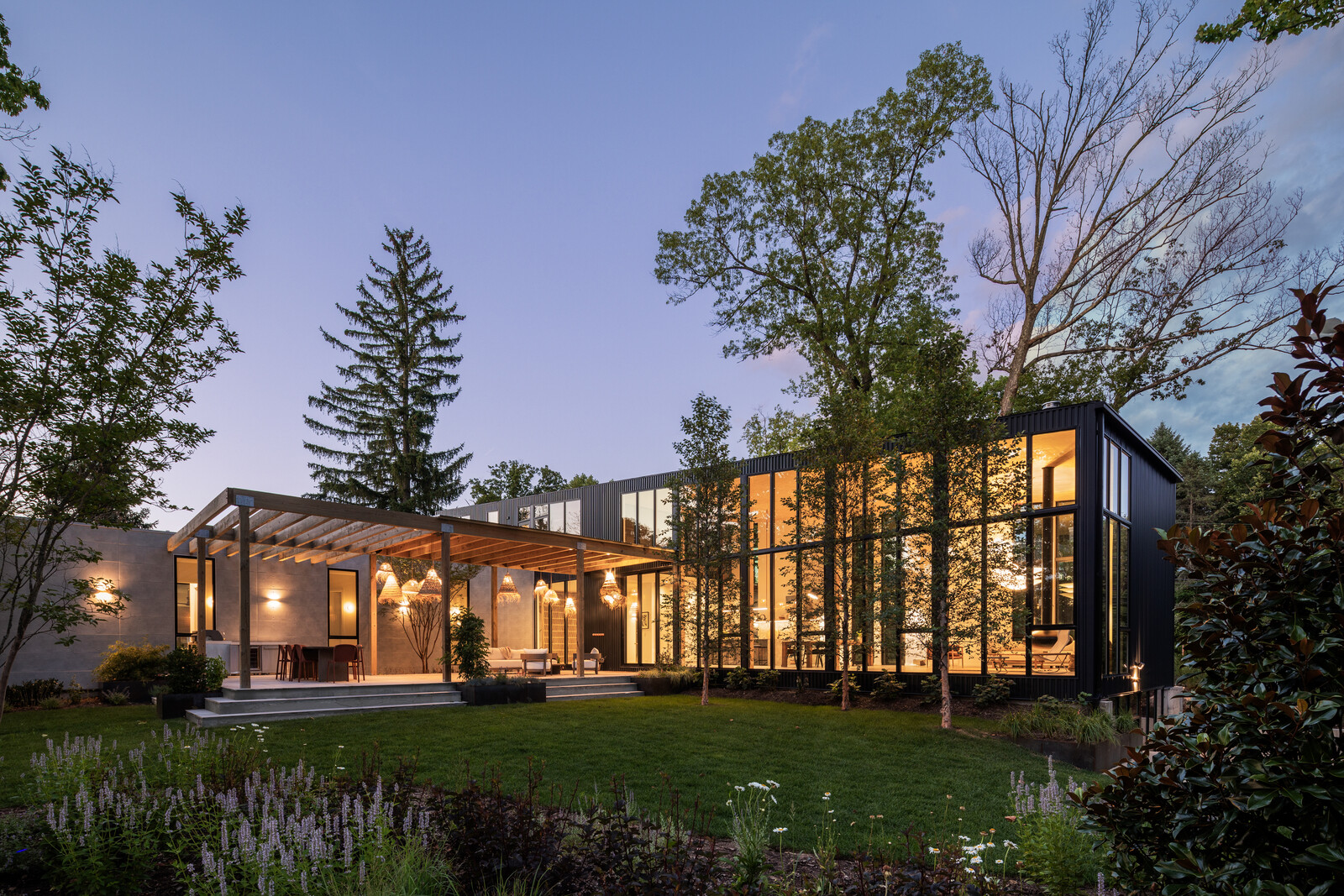 Photo 1 of 32 in Tenafly House by Jeff Jordan Architects - Dwell