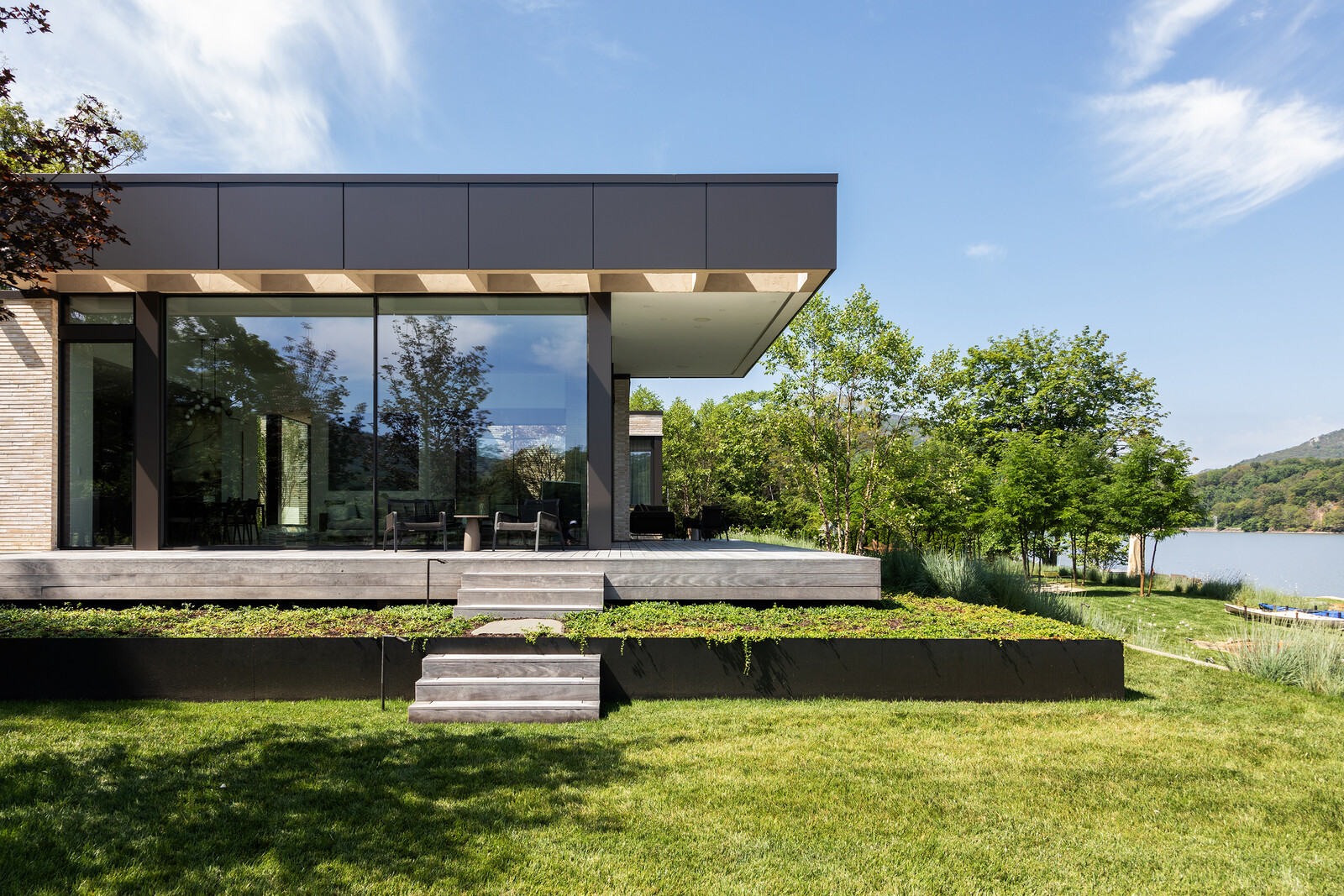 Photo 13 of 27 in Hudson Highlands House by Jeff Jordan Architects - Dwell