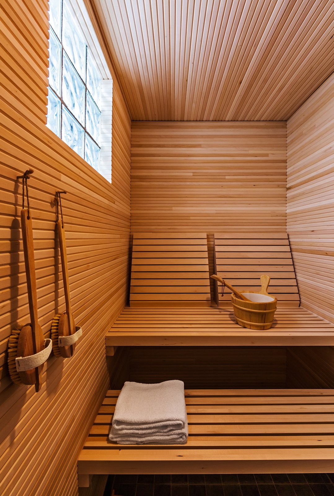 20+ Modern Saunas by Allie Weiss from 10 Sterling Saunas in Modern ...