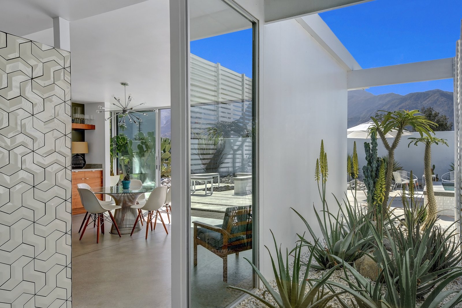 Photo 2 of 9 in Donald Wexler Himself Helped Renovate This Palm Springs ...