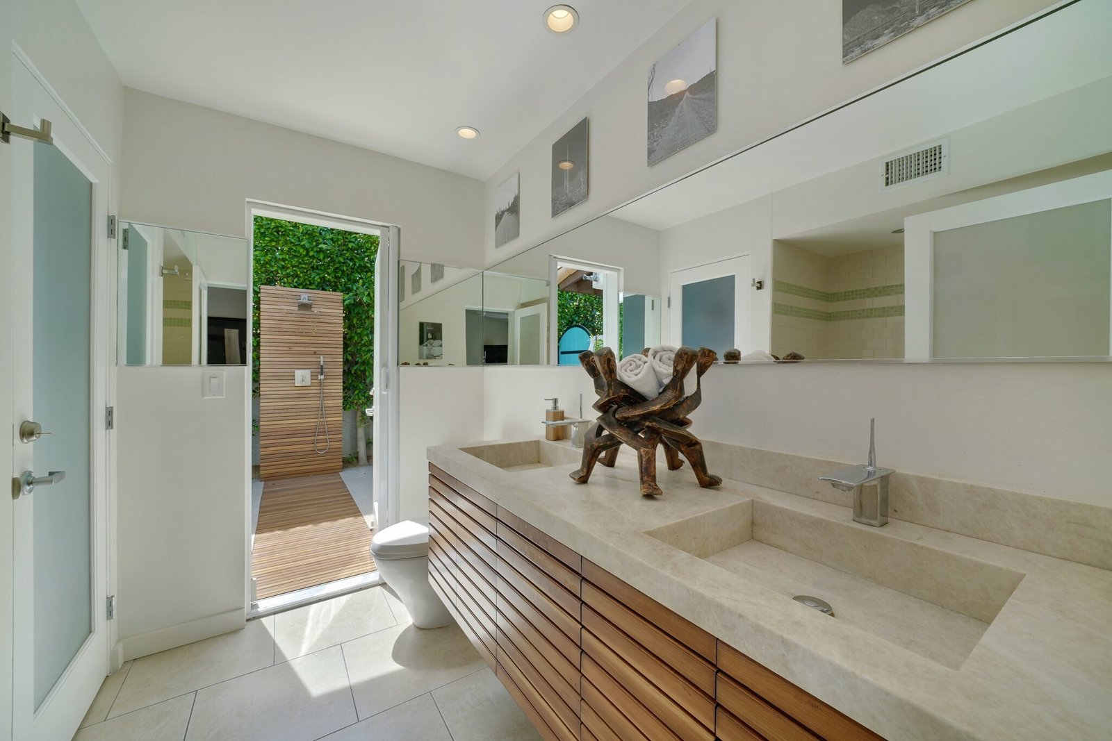 Photo 11 of 22 in Palm Springs 1948-built California Ranch by Gil Rose ...