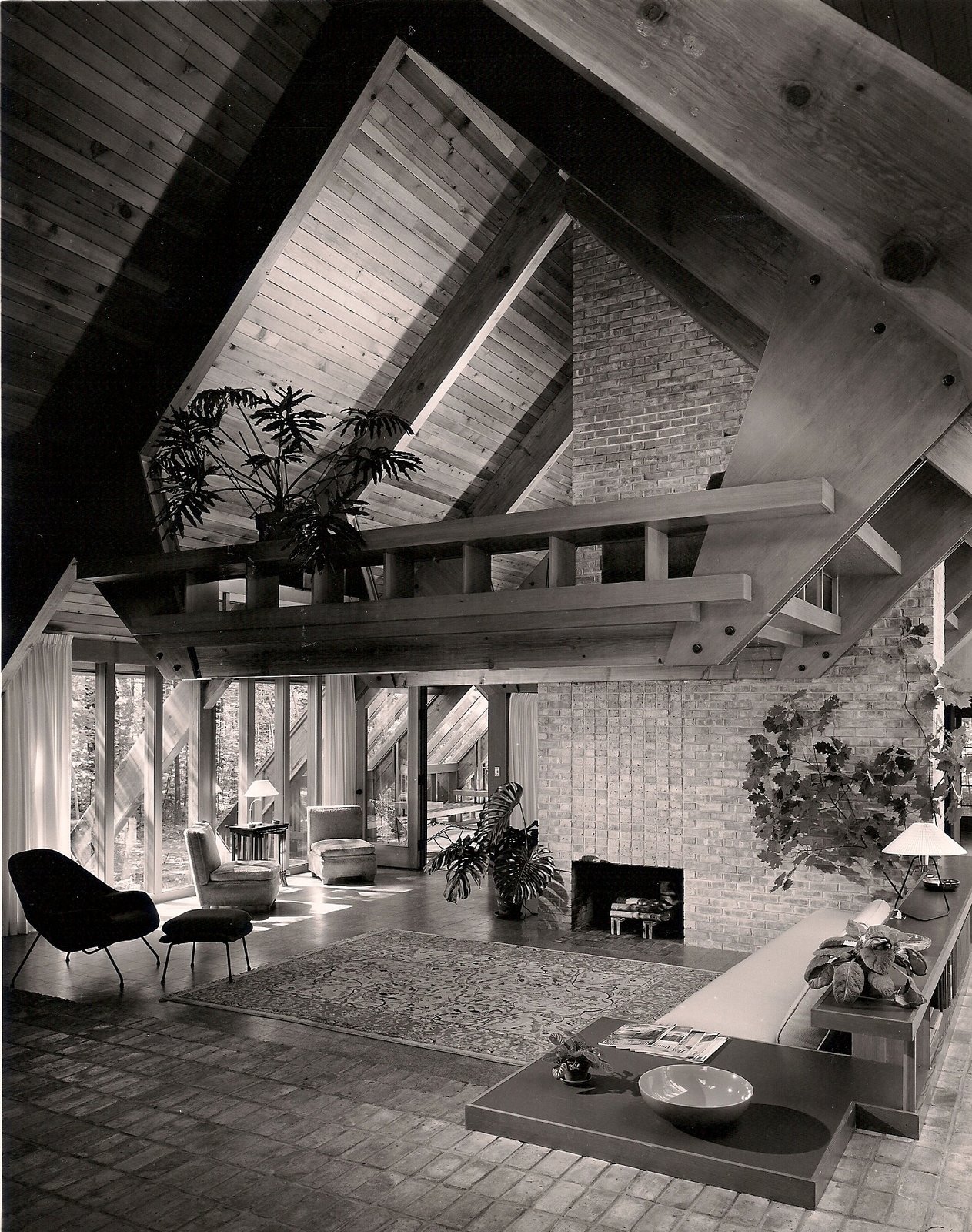 Photo 3 of 6 in The Josephine Ashmun Residence by Alden B. Dow Home and ...
