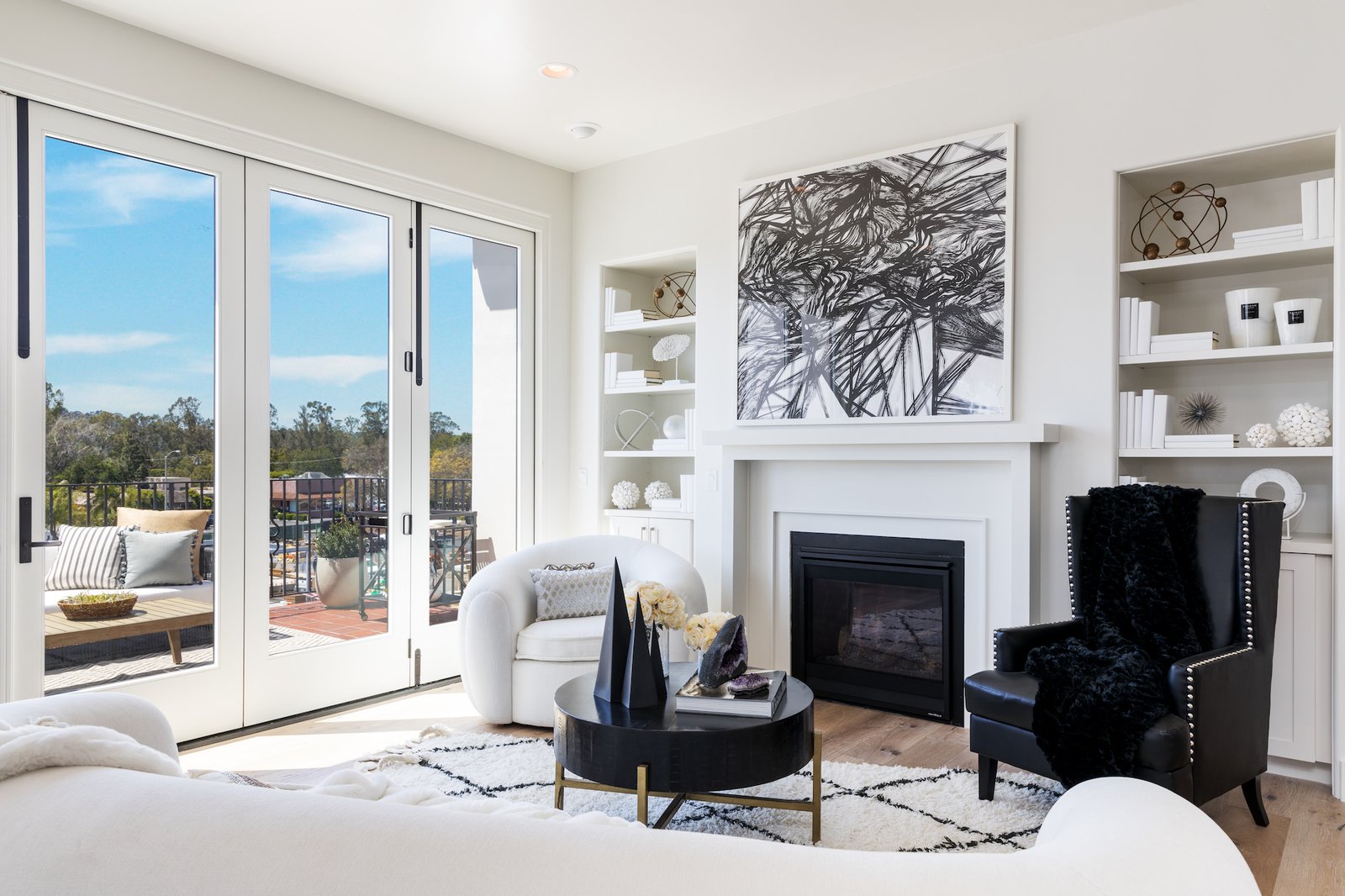 Photo 8 of 9 in A Modern Take On Classic Santa Barbara Style by Luxury ...