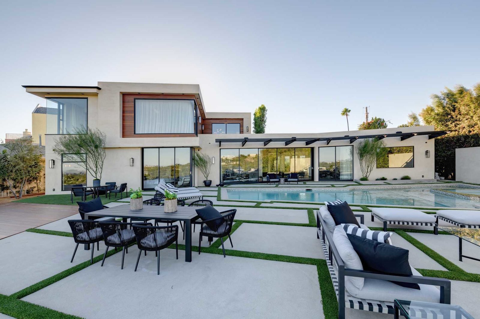 Tech-Savvy, Architectural Masterpiece in Brentwood Makes Its Debut (7 ...