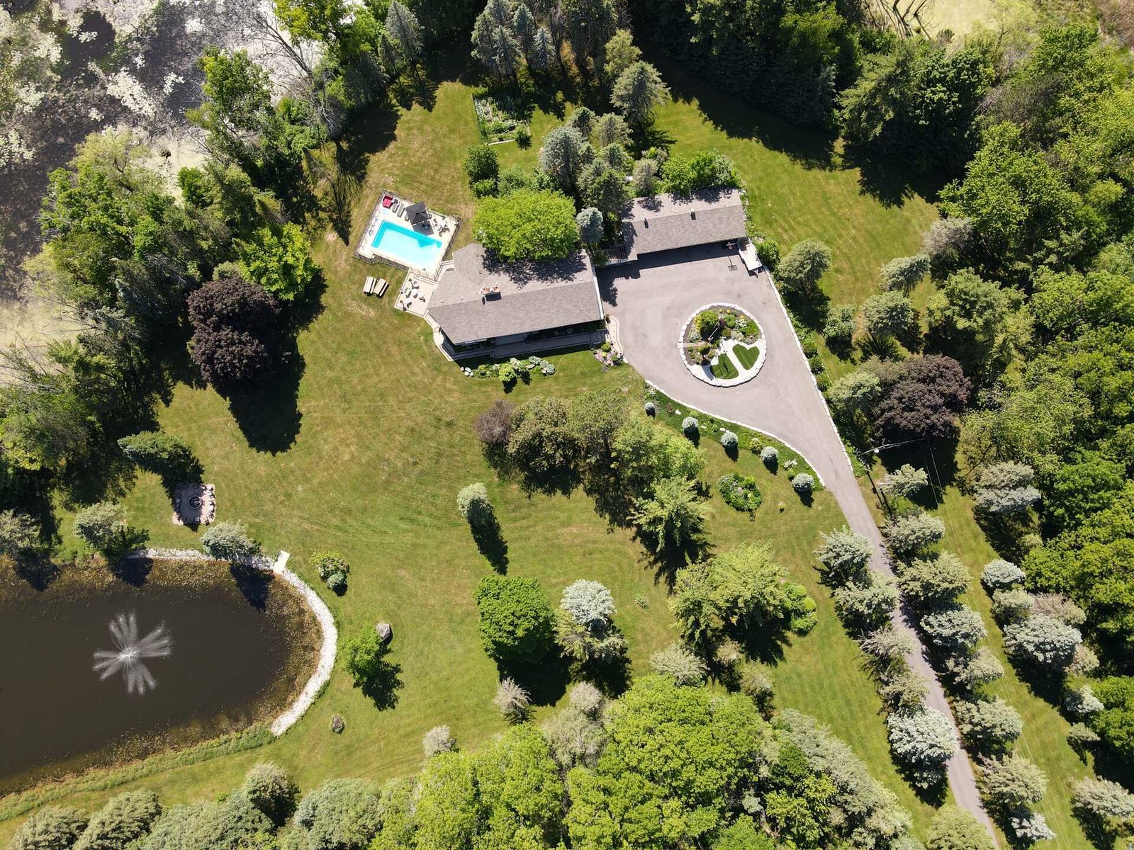 Rustic Yet Modern Retreat in Ontario's Countryside (5 Photos) - Dwell