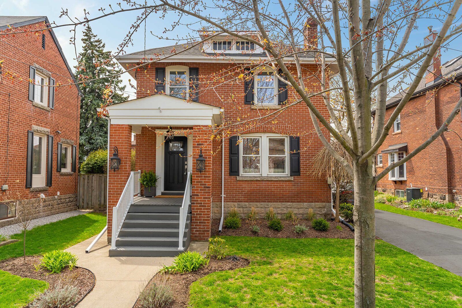 Charming Oasis Debuts in Hamilton, Ontario (6 Photos) - Dwell