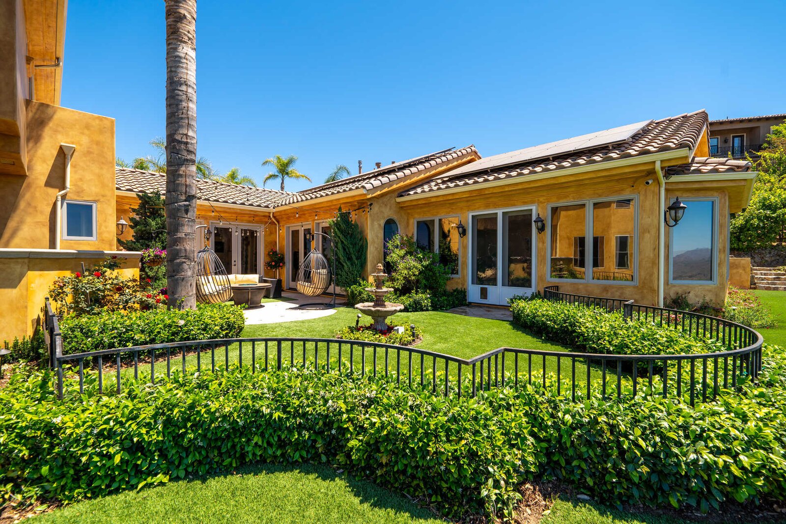 California Dreamin’ Becomes a Reality at this Santa Rosa Valley Home (5 ...