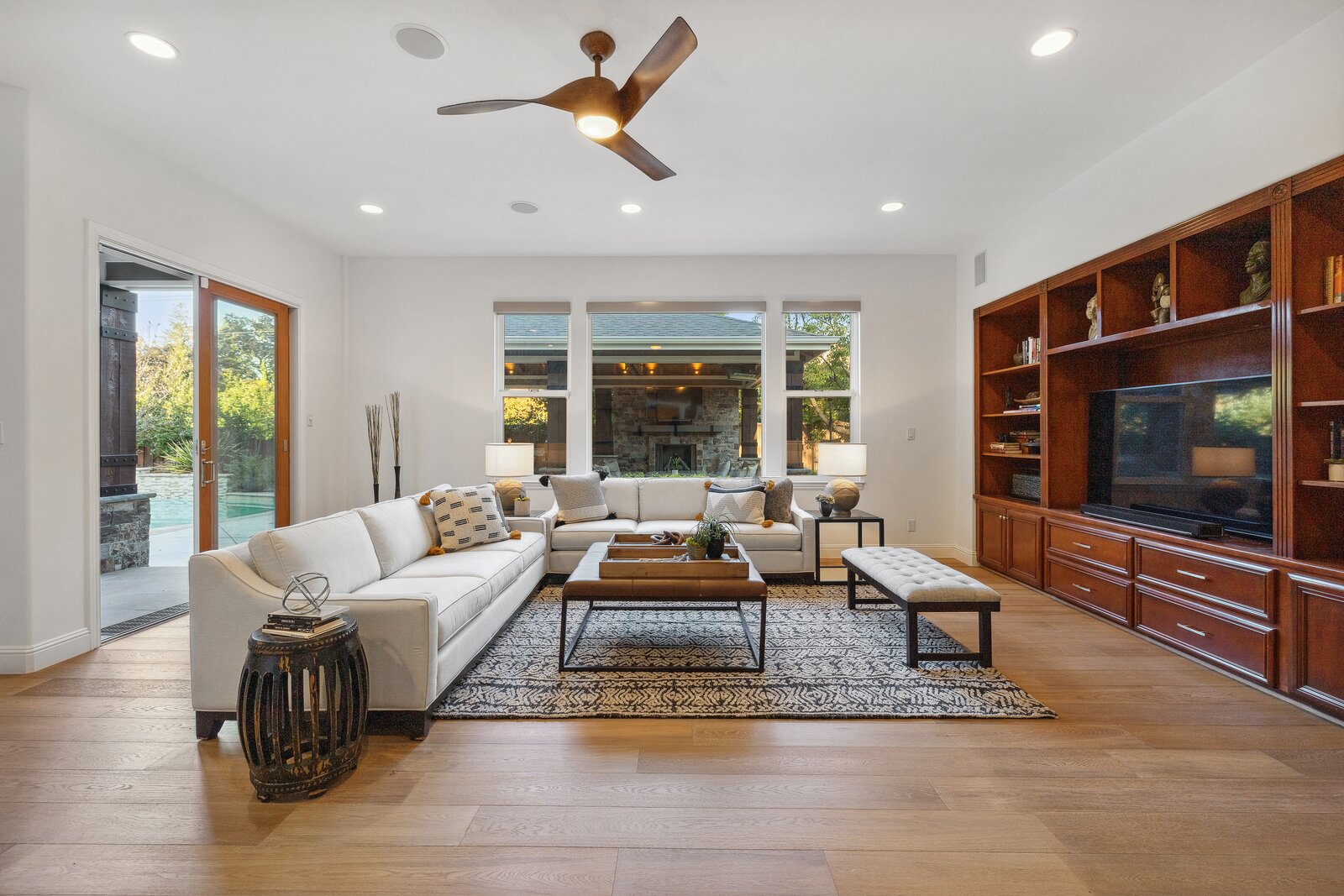 Photo 2 of 4 in A Cozy and Comfortable Estate in Alamo by Luxury Homes ...