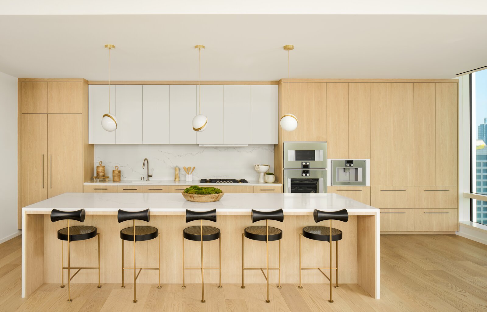 Photo 2 of 4 in Sky-High Luxury in Downtown Los Angeles by Luxury Homes ...