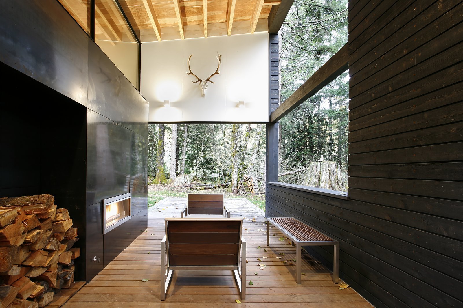 Photo 7 of 10 in 10 Modern Fireplaces That Make For Inviting Interiors ...