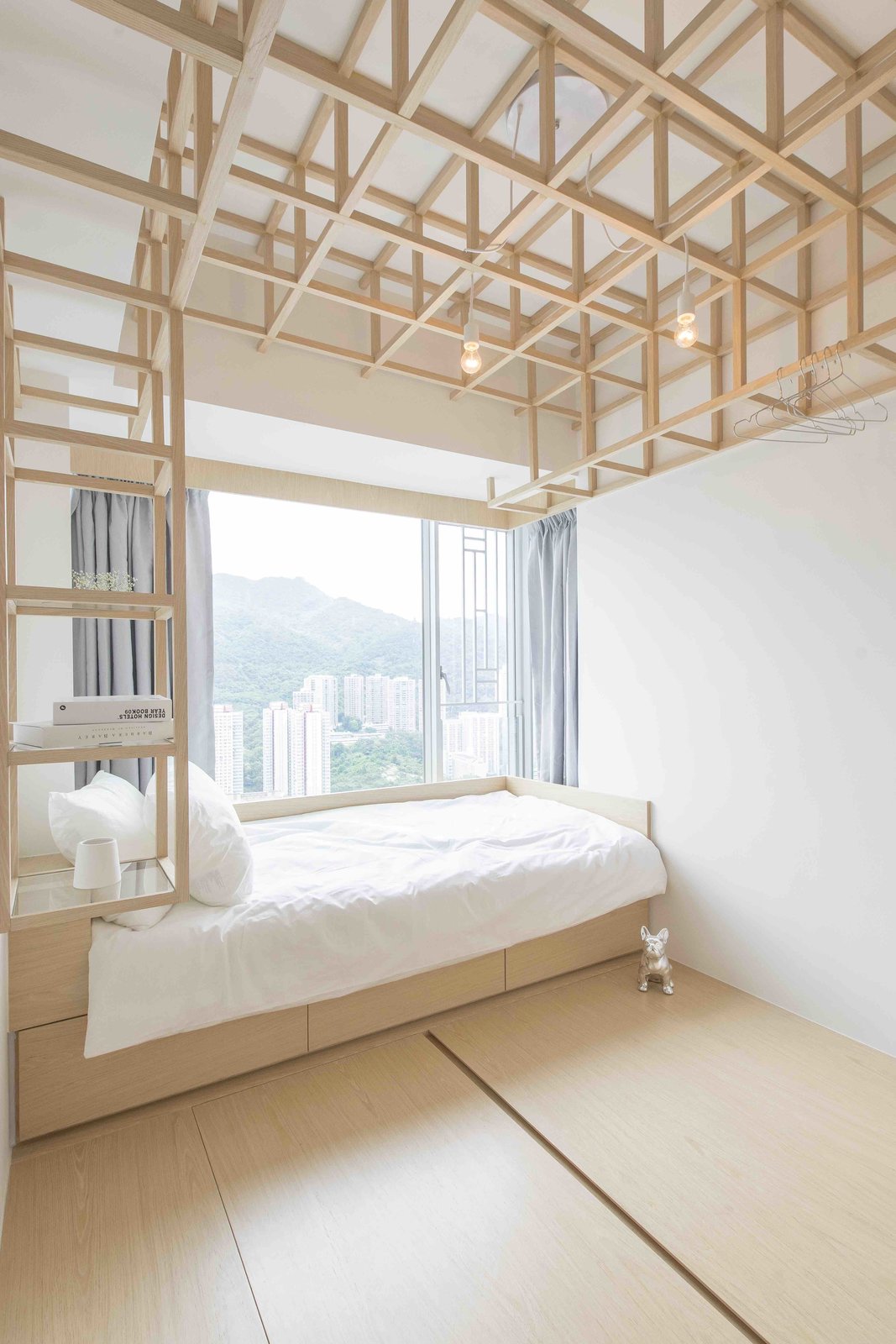 Photo 9 of 15 in An Origami-Inspired Apartment in Hong Kong With Tons ...