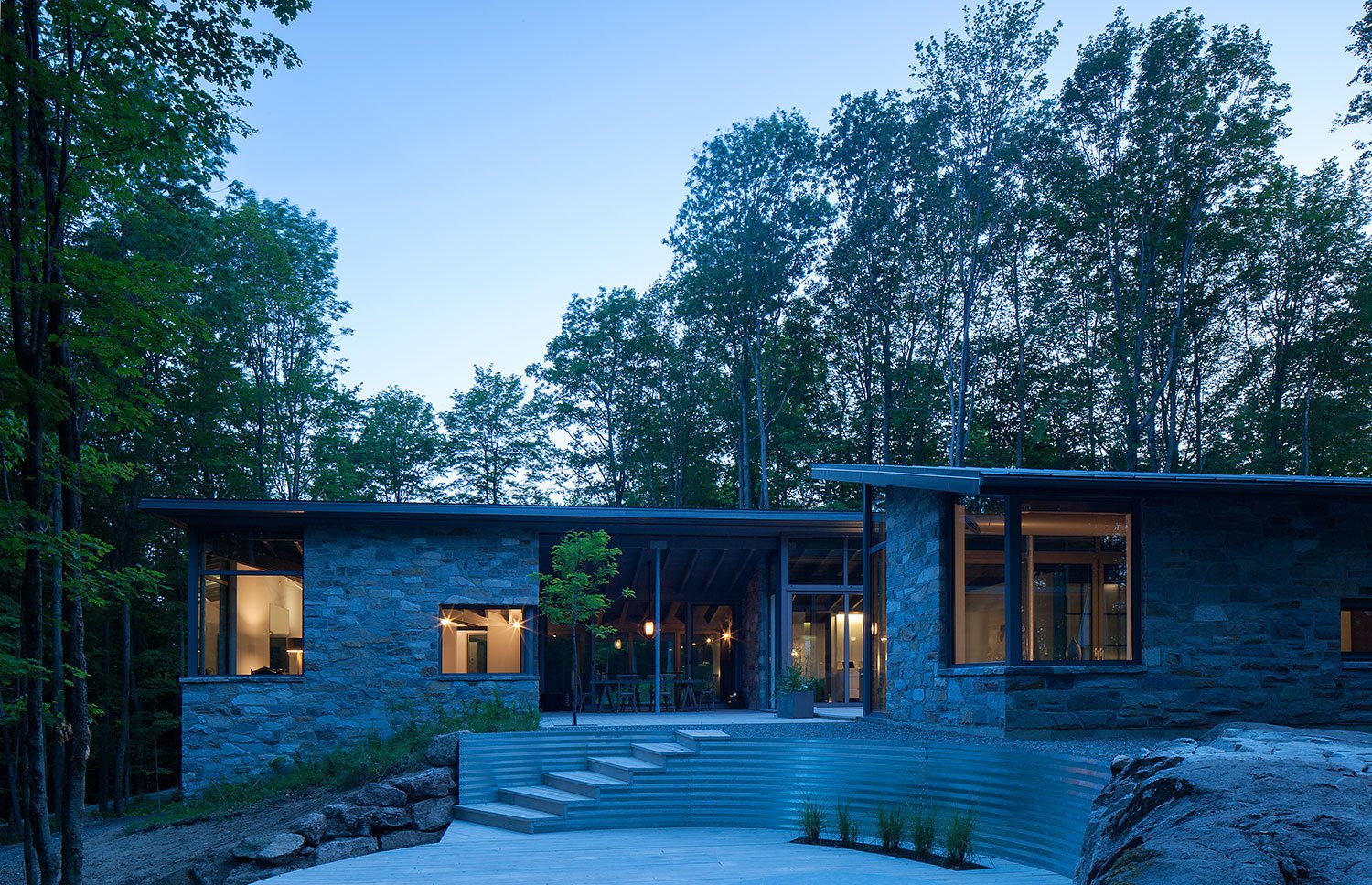Photo 4 of 8 in 7 Incredible Modern Homes by Canadian Architect Paul ...