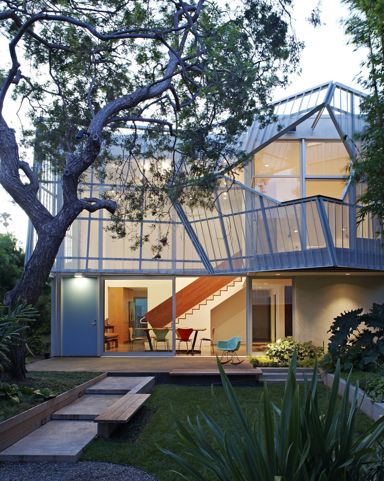 Photo 4 of 19 in 9 Best Homes With Interesting Screened Facades - Dwell