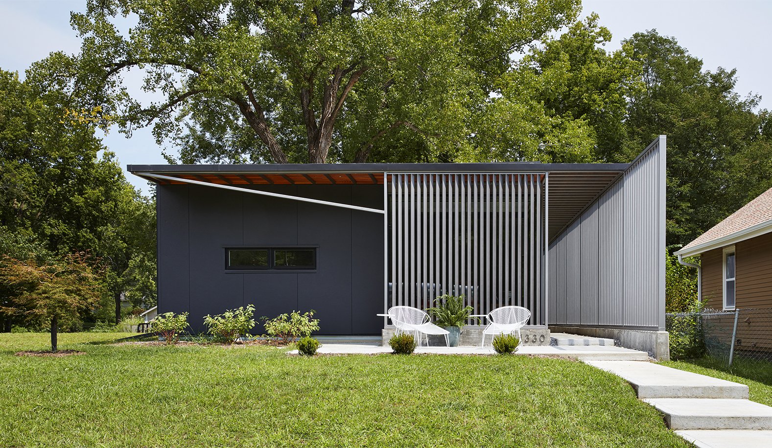 Photo 16 of 19 in 9 Best Homes With Interesting Screened Facades - Dwell