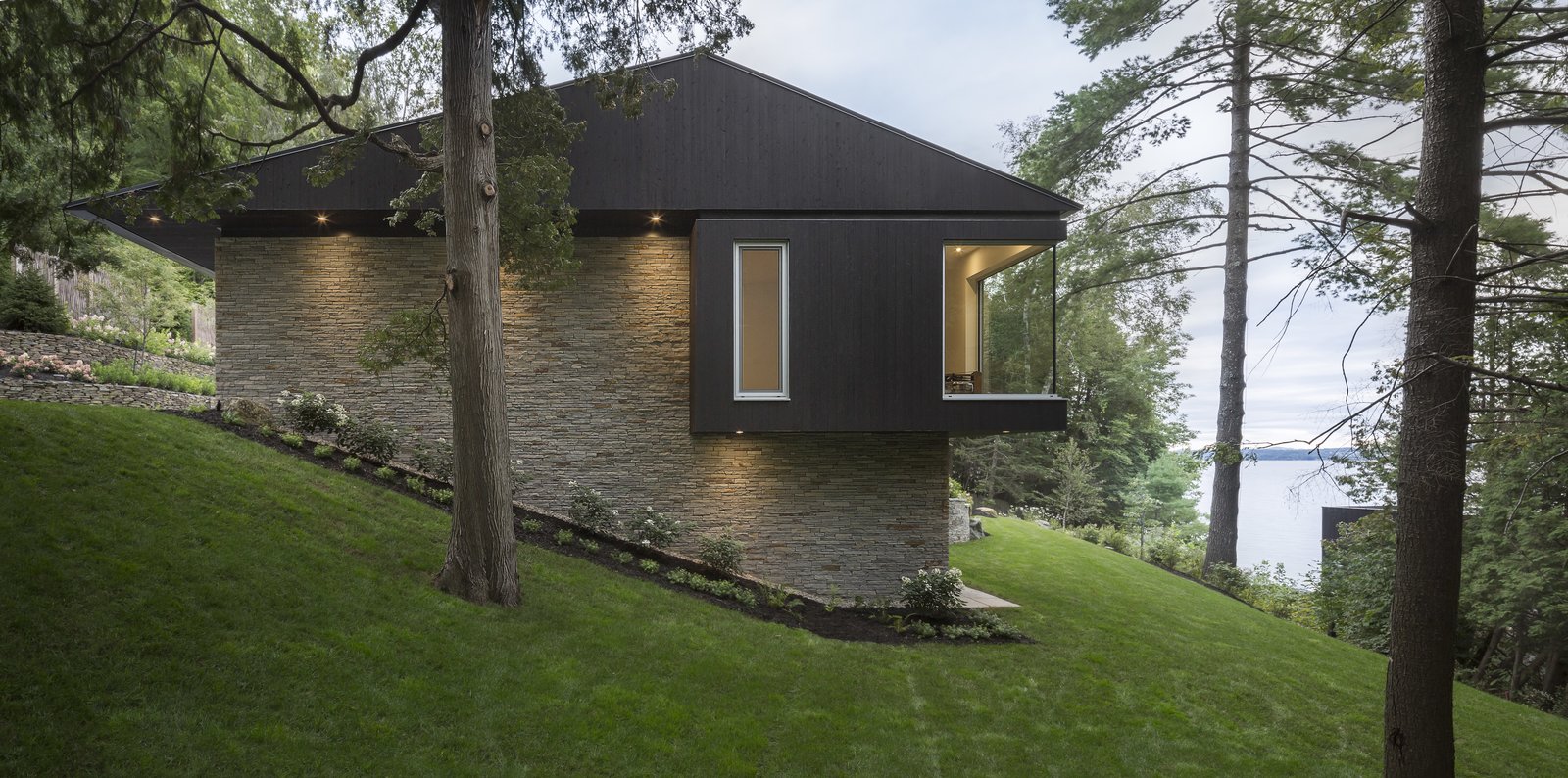 Photo 3 of 14 in A Lakeside Retreat in Quebec Looks Sharp With a Blade ...