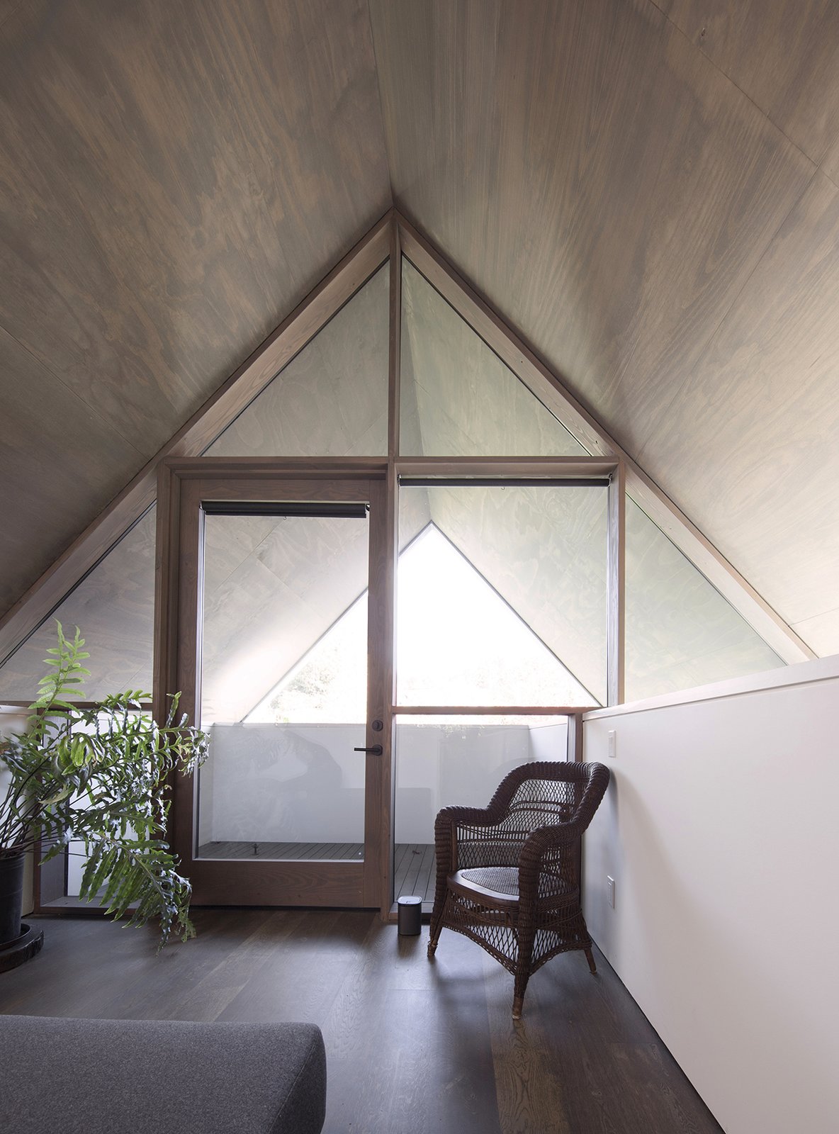 Photo 12 of 13 in A Minimalist Home in Seattle Embodies a Simpler Way ...