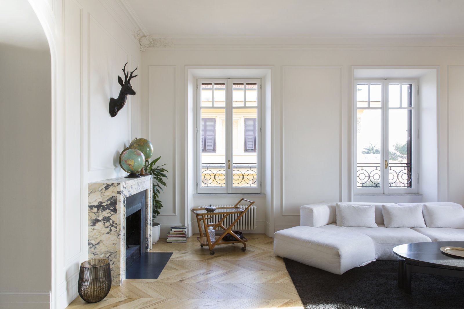 Photo 3 of 12 in A Historic Apartment in Rome Is Treated to a Dramatic ...