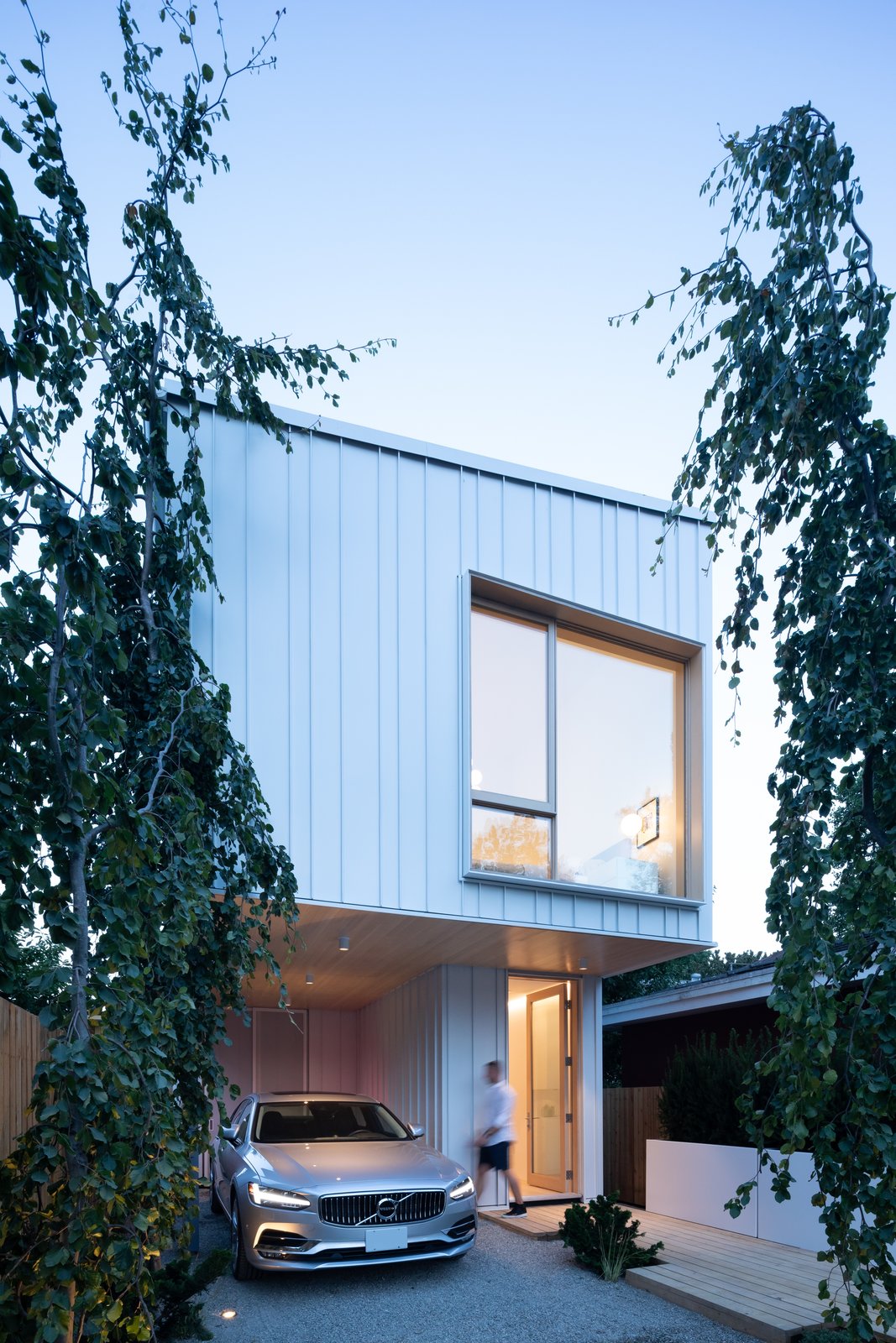 Photo 3 of 19 in 11 Skylights Brighten a Compact, Narrow Home in ...
