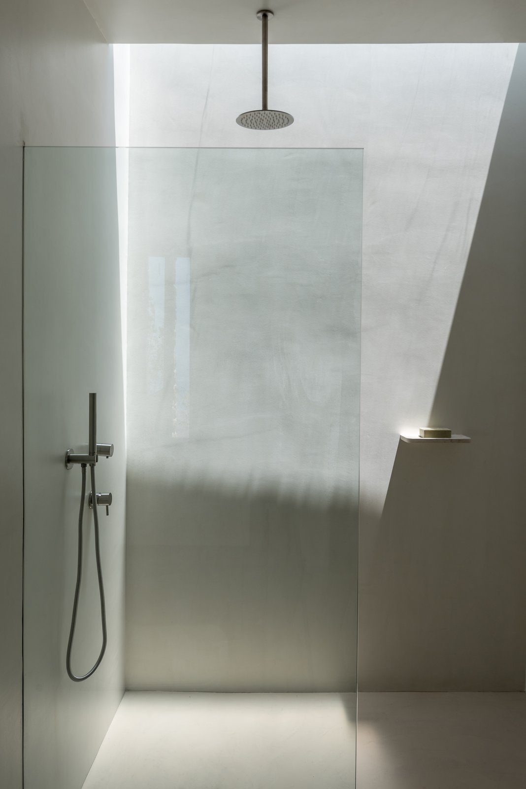 Photo 16 of 18 in A Modern Home Is Gently Slotted Into a Steep Slope in ...