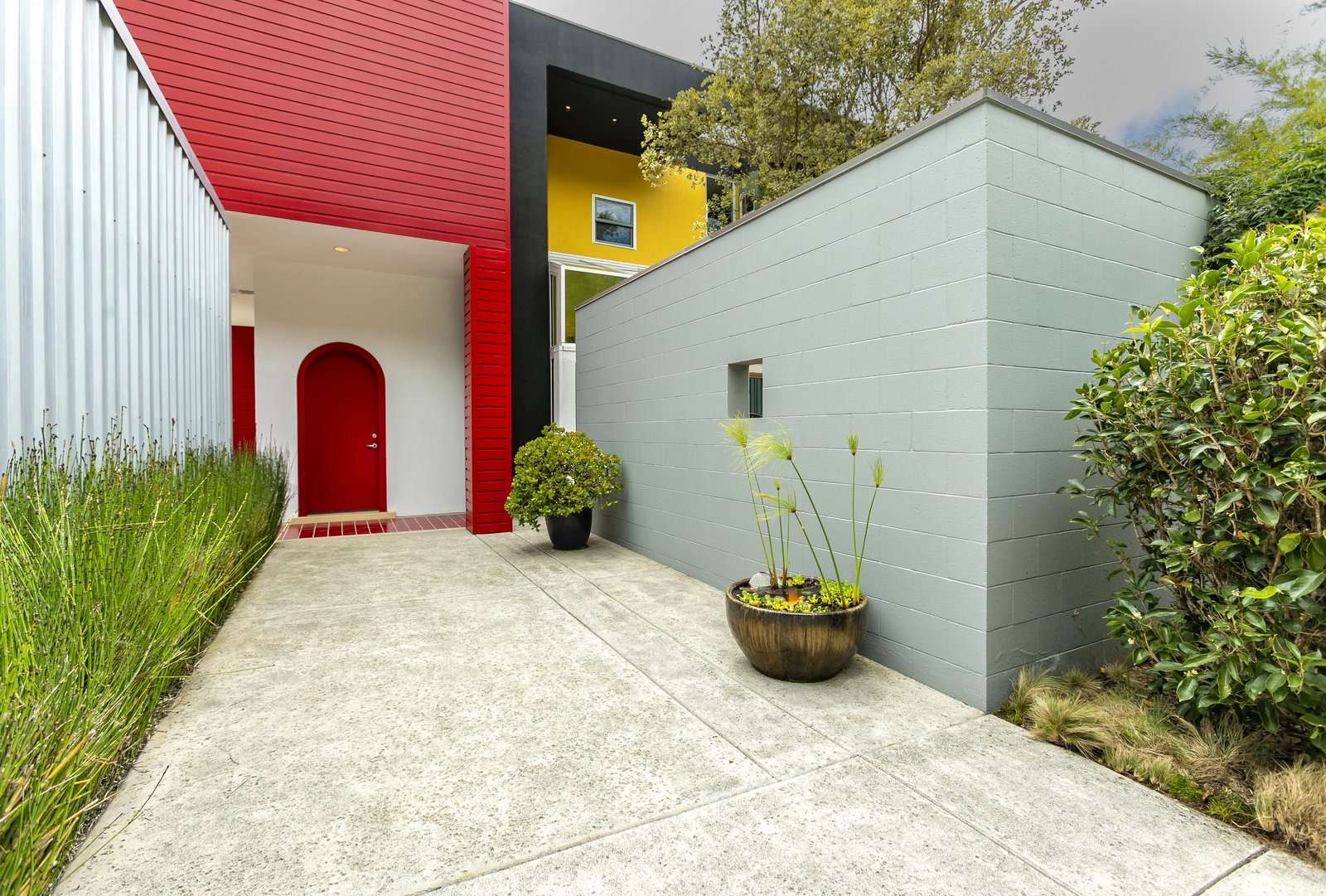 Photo 7 of 25 in A Vibrant, Iconic Home Hits the Market in Hawaii For ...
