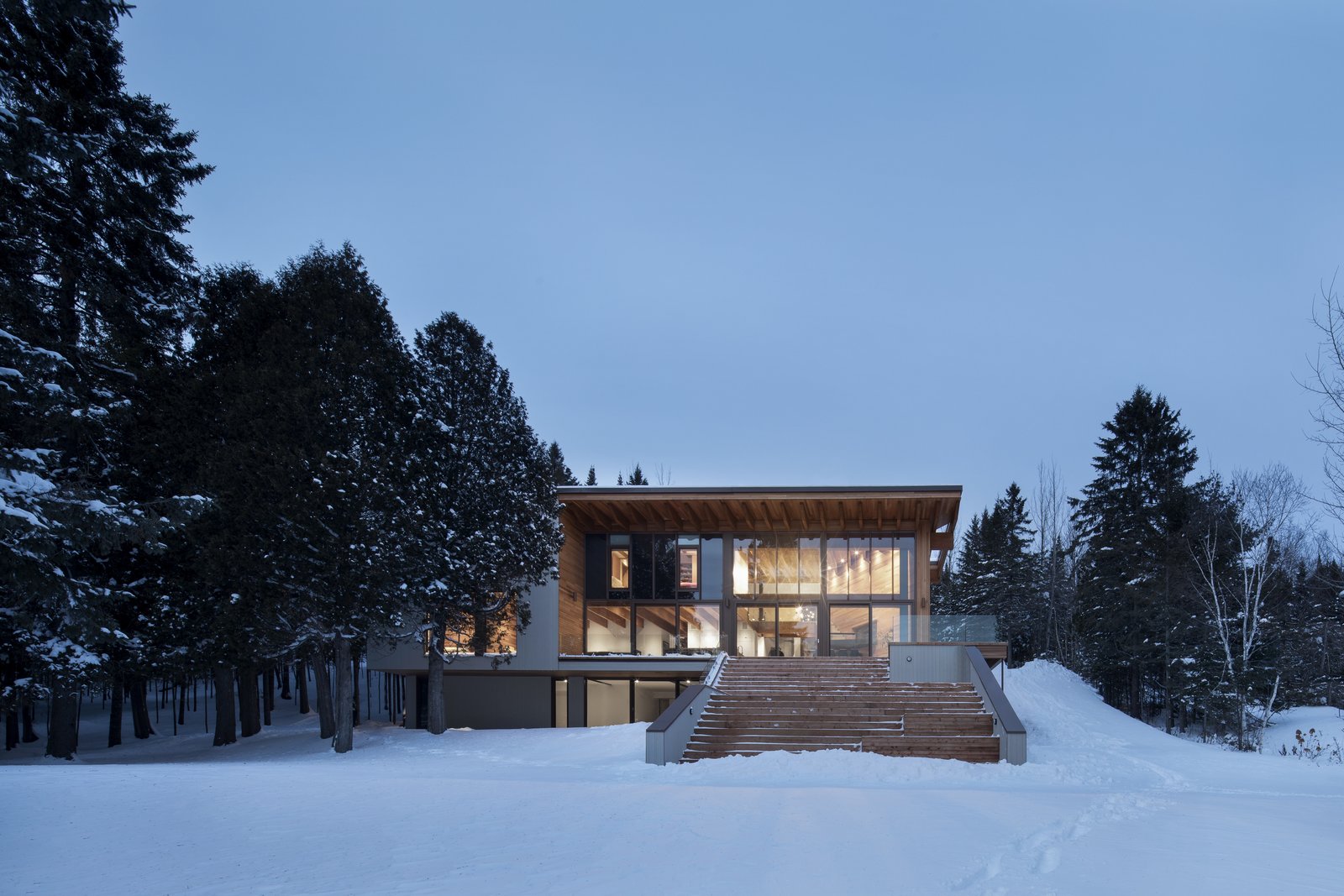 Photo 4 of 15 in This Lakeside Family Home in Canada Celebrates the ...