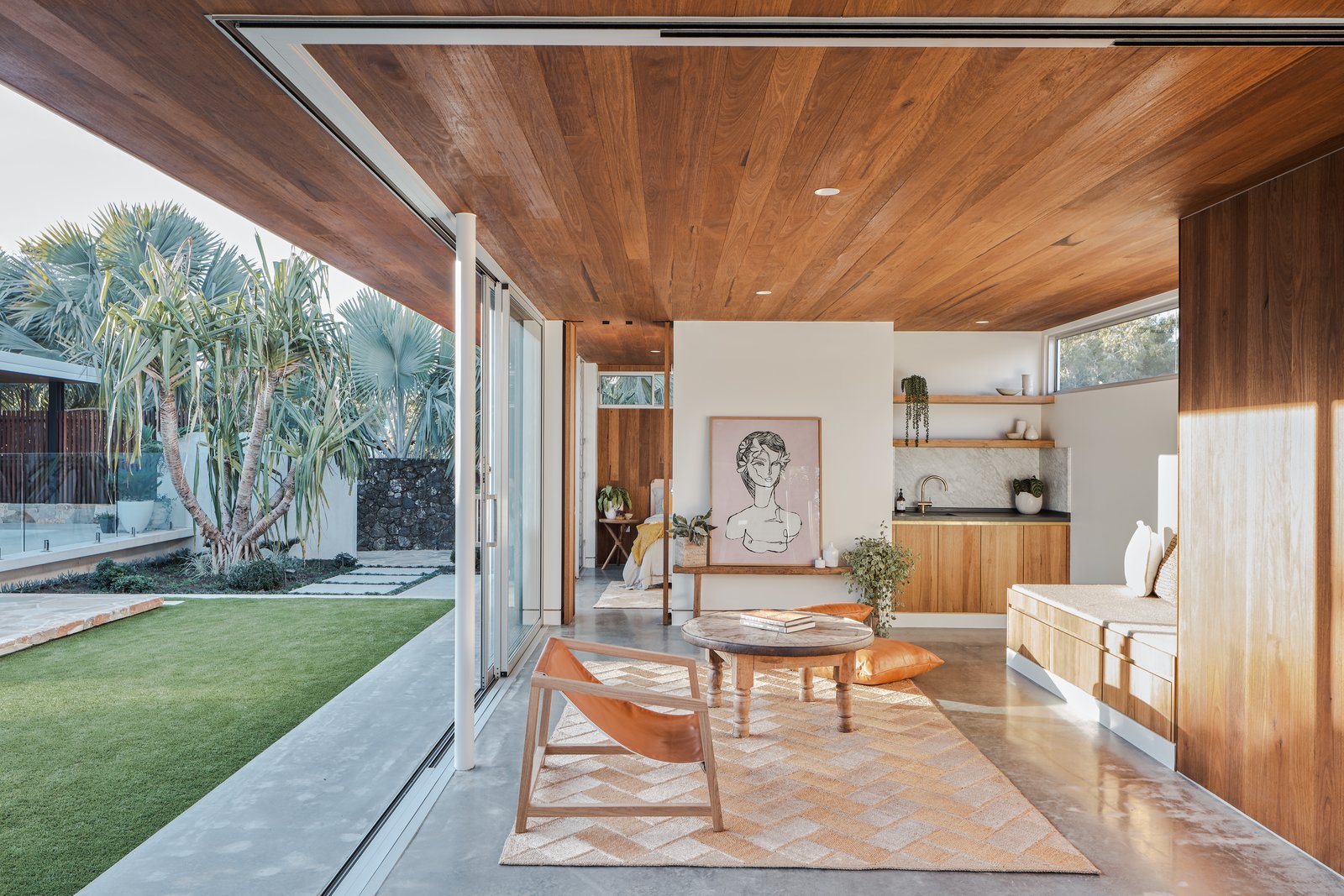 Photo 3 of 9 in An Australian Garden Studio Opens Up to the Outdoors ...