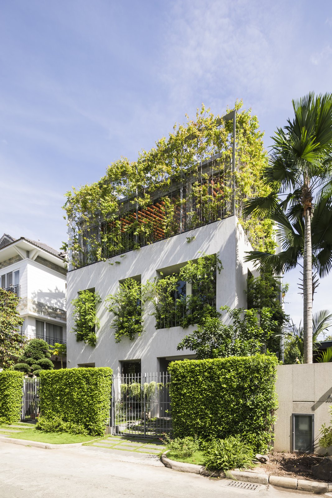 Photo 13 of 17 in Life in This Verdant Home in Vietnam Is a Walk in the ...