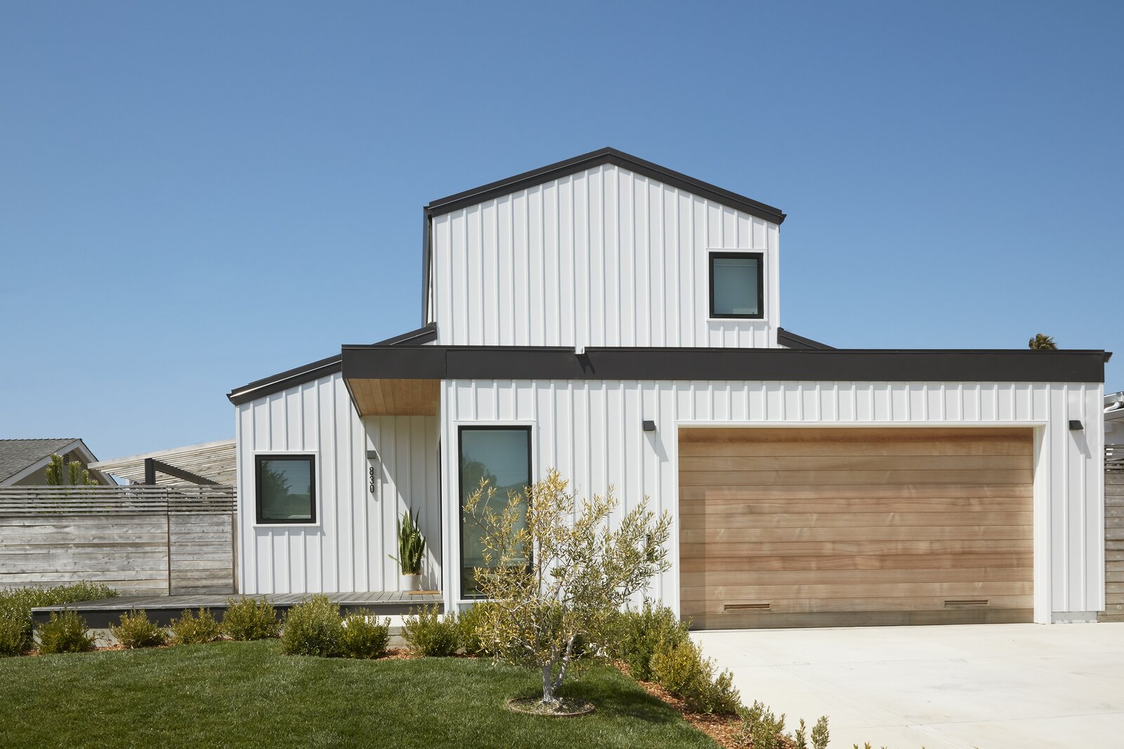 Photo 1 of 16 in Millbrae House by Red Dot Studio - Dwell