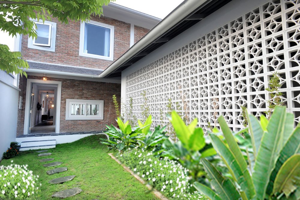 Photo 1 of 18 in MODERN TUBE HOUSE by Mima Tran 57 studio - Dwell