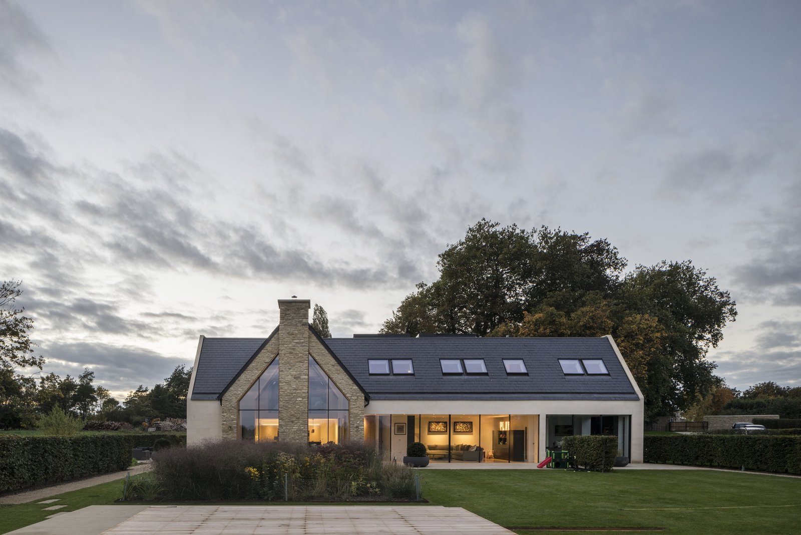 Photo 4 of 6 in The Old Barn Worton Farm by Webb Yates Engineers - Dwell