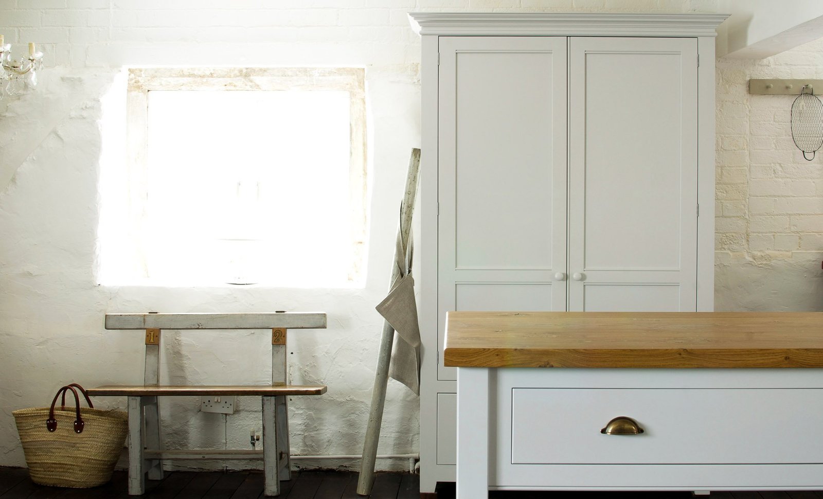 Photo 4 of 10 in The Cotes Mill Classic English Kitchen by deVOL by ...
