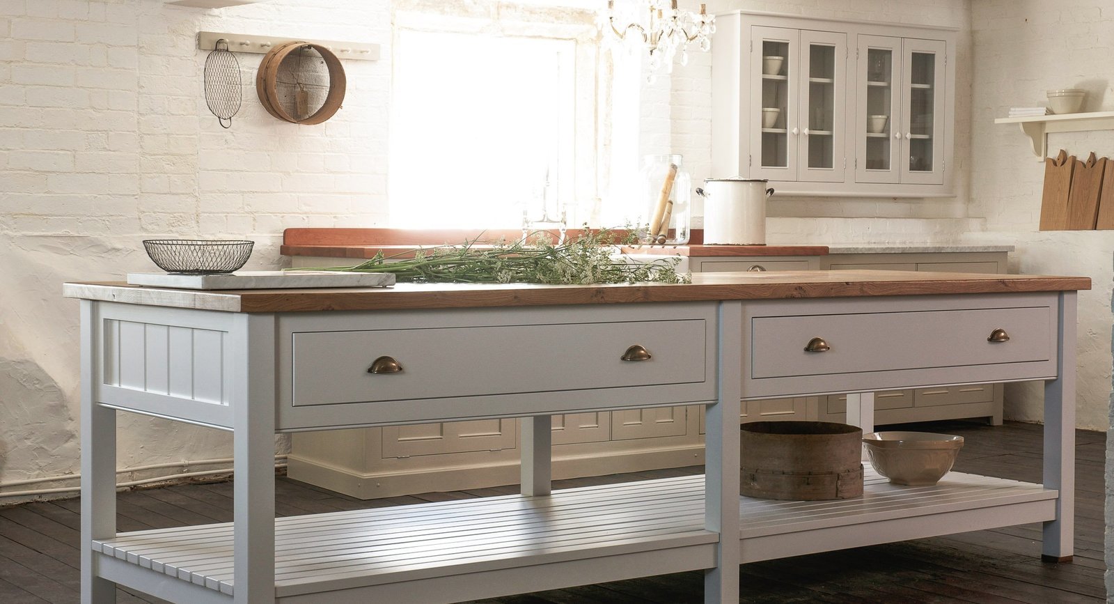 Photo 5 of 10 in The Cotes Mill Classic English Kitchen by deVOL by ...