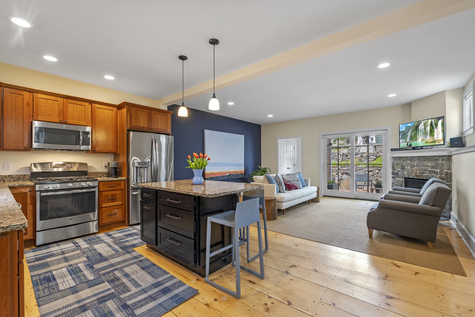 Photo 8 of 15 in Tavern House by Debra LaPorte Communications - Dwell