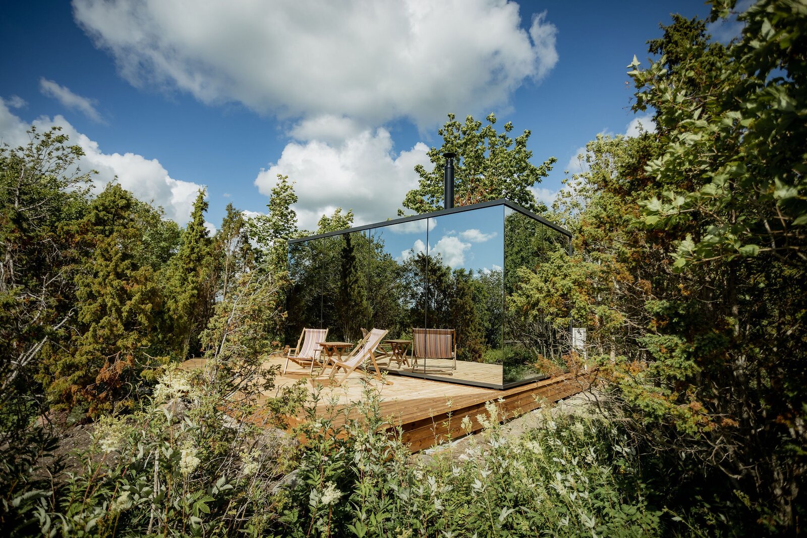 Photo 13 of 14 in New era of nature hospitality by ÖÖD Mirror Houses ...