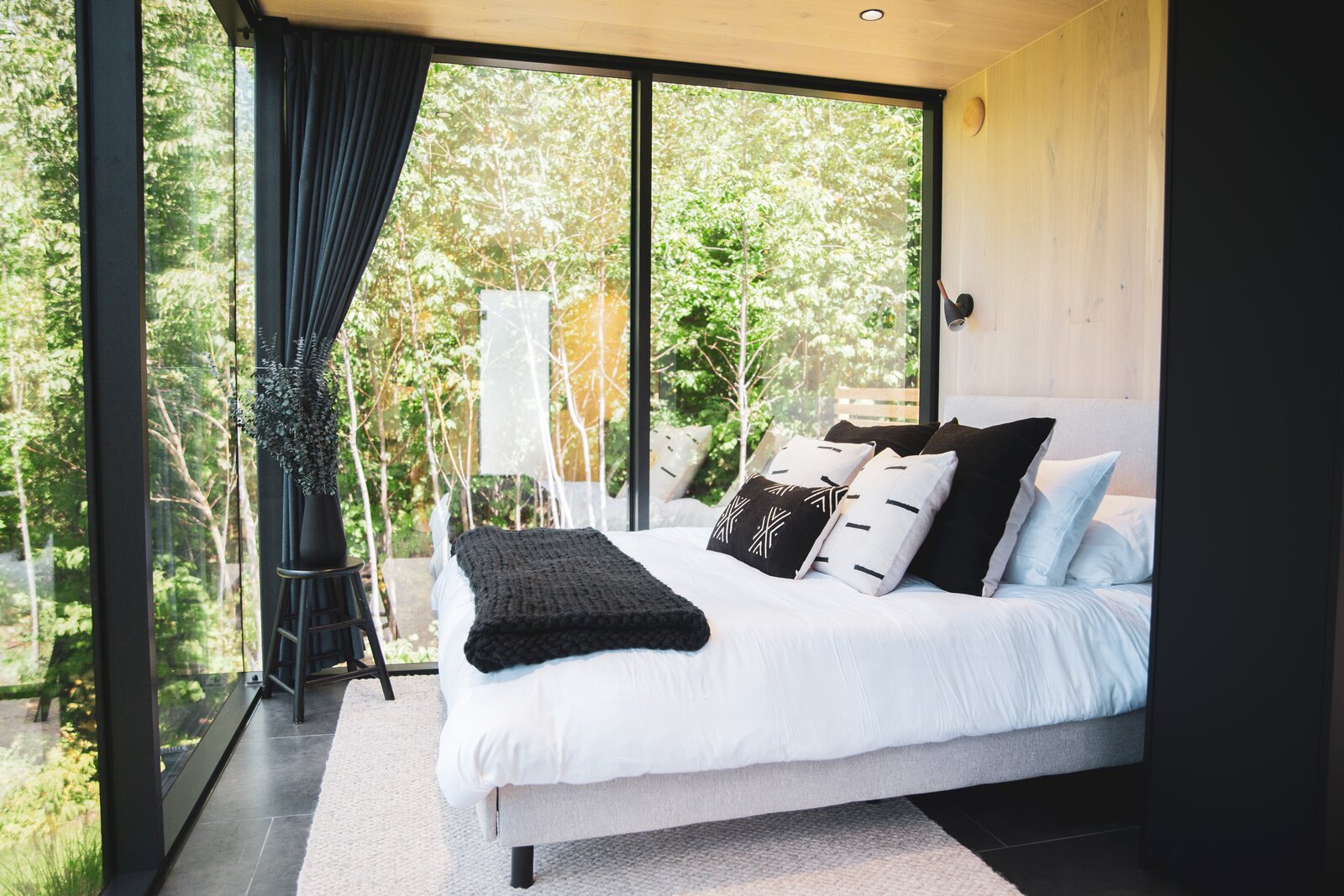 Photo 6 of 8 in The first-ever mobile mirror house by ÖÖD is now ...