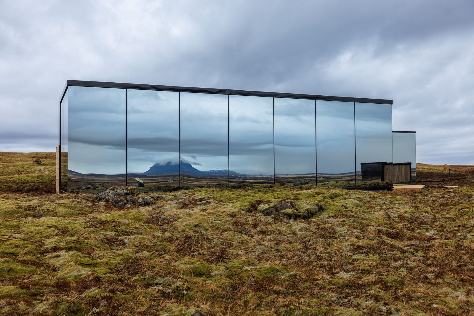 Photo 19 of 23 in ÖÖD Unveils Its Most Anticipated Mirror House Yet ...