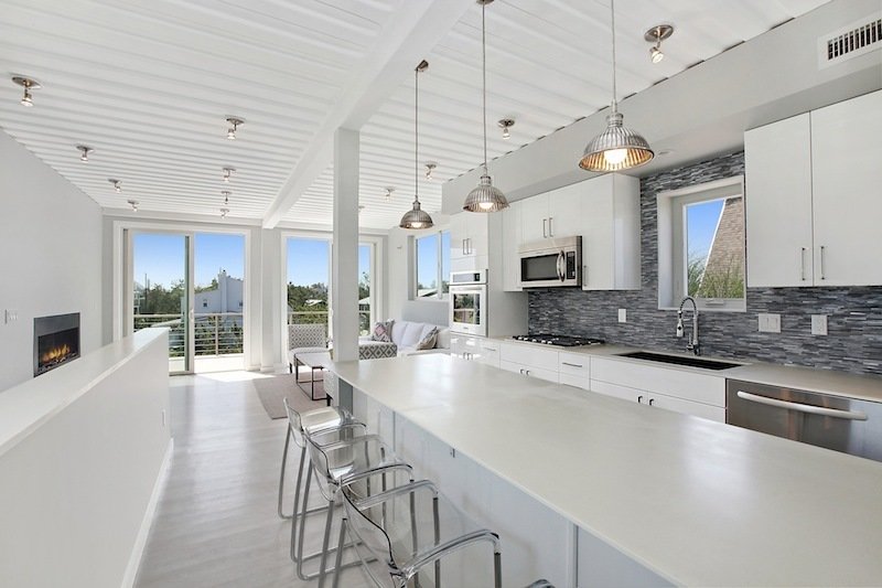 Photo 10 of 12 in 10 Beautiful Island-Style Shipping Container Homes ...