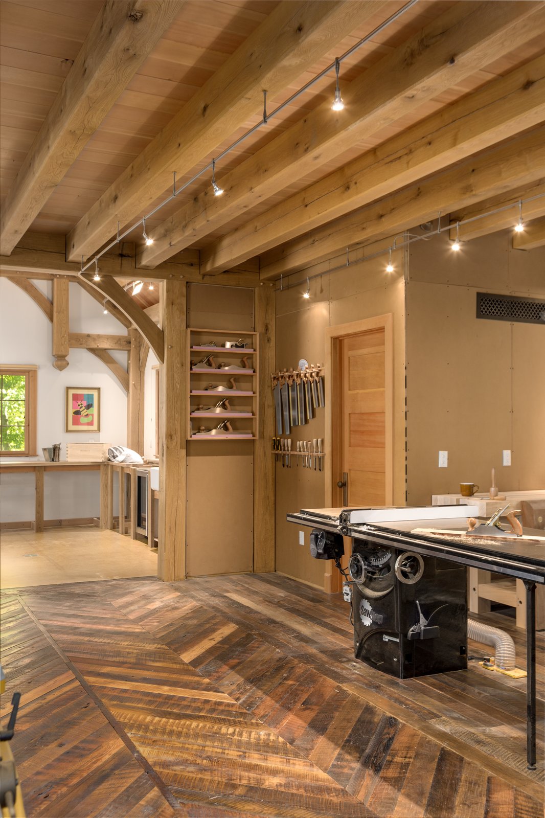 Photo 7 of 16 in Timber Frame Hobby Barn by OakBridge Timber Framing ...