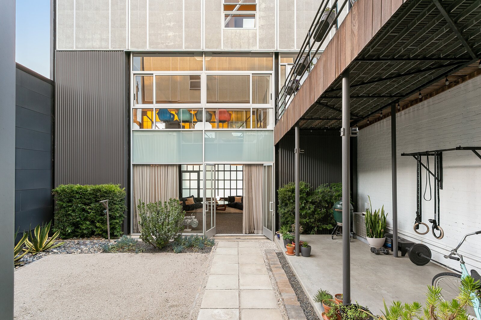 Photo 4 of 32 in David Ming-Li Lowe, Architect | Live/Work Loft by ...