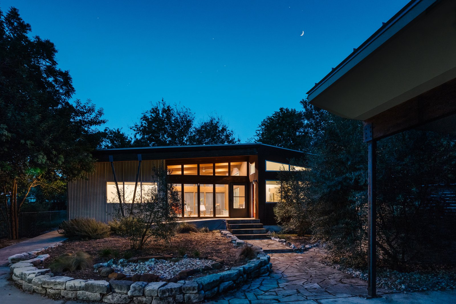 Photo 10 of 11 in A Breezy Modular Home Keeps Cool in Austin, Texas - Dwell